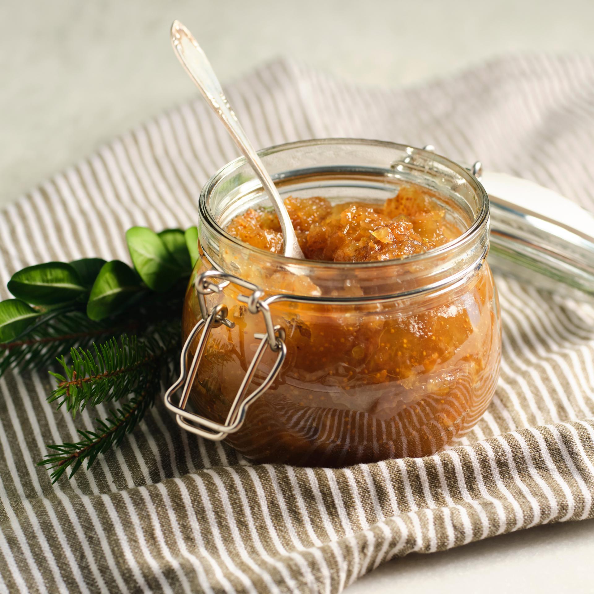 Mausteinen luumuhillo hillosokerilla - Dansukker